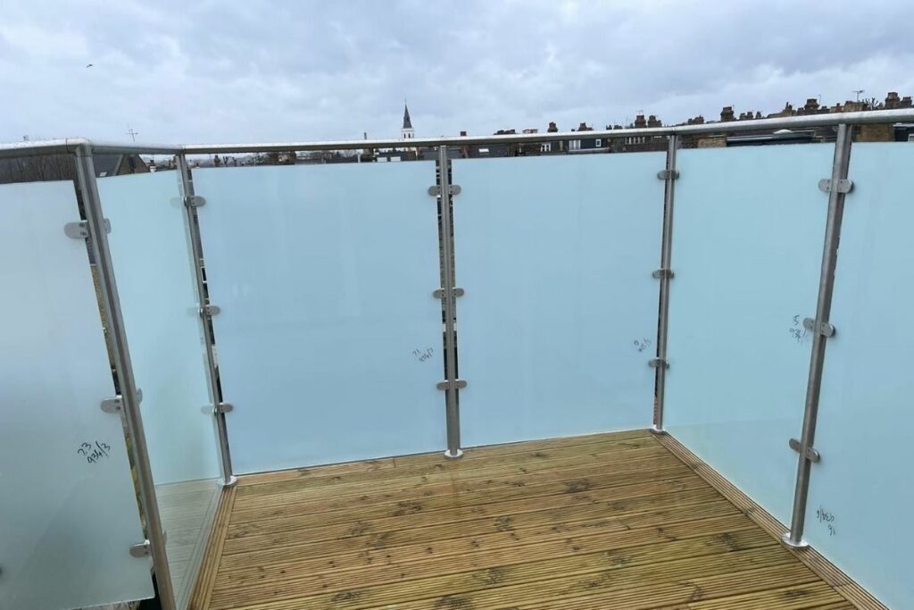 Glass Privacy Screens – Balustrade Superstore